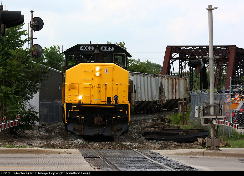 WAMX 4002 leads Grand Elk Z739 back to Hugart yard